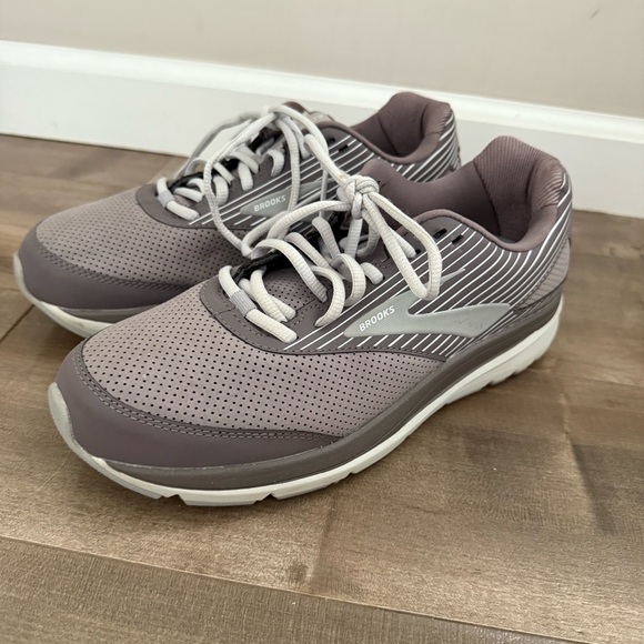 Brooks | Shoes | Brooks Addiction Walker Dna Sneakers Wlk W 1 Gray ...